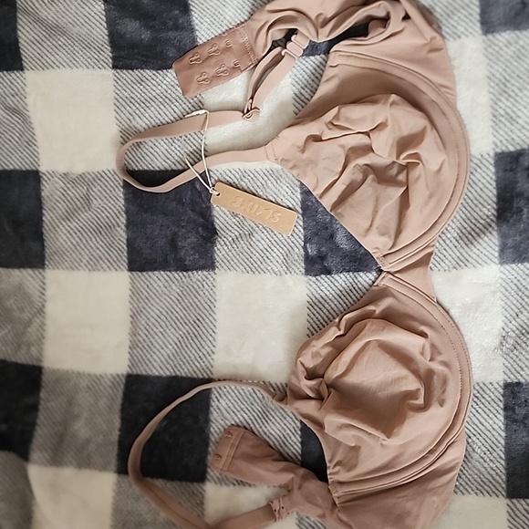 SKIMS | Intimates & Sleepwear | New Skims 38c Wire Nude Bra No Padding ...